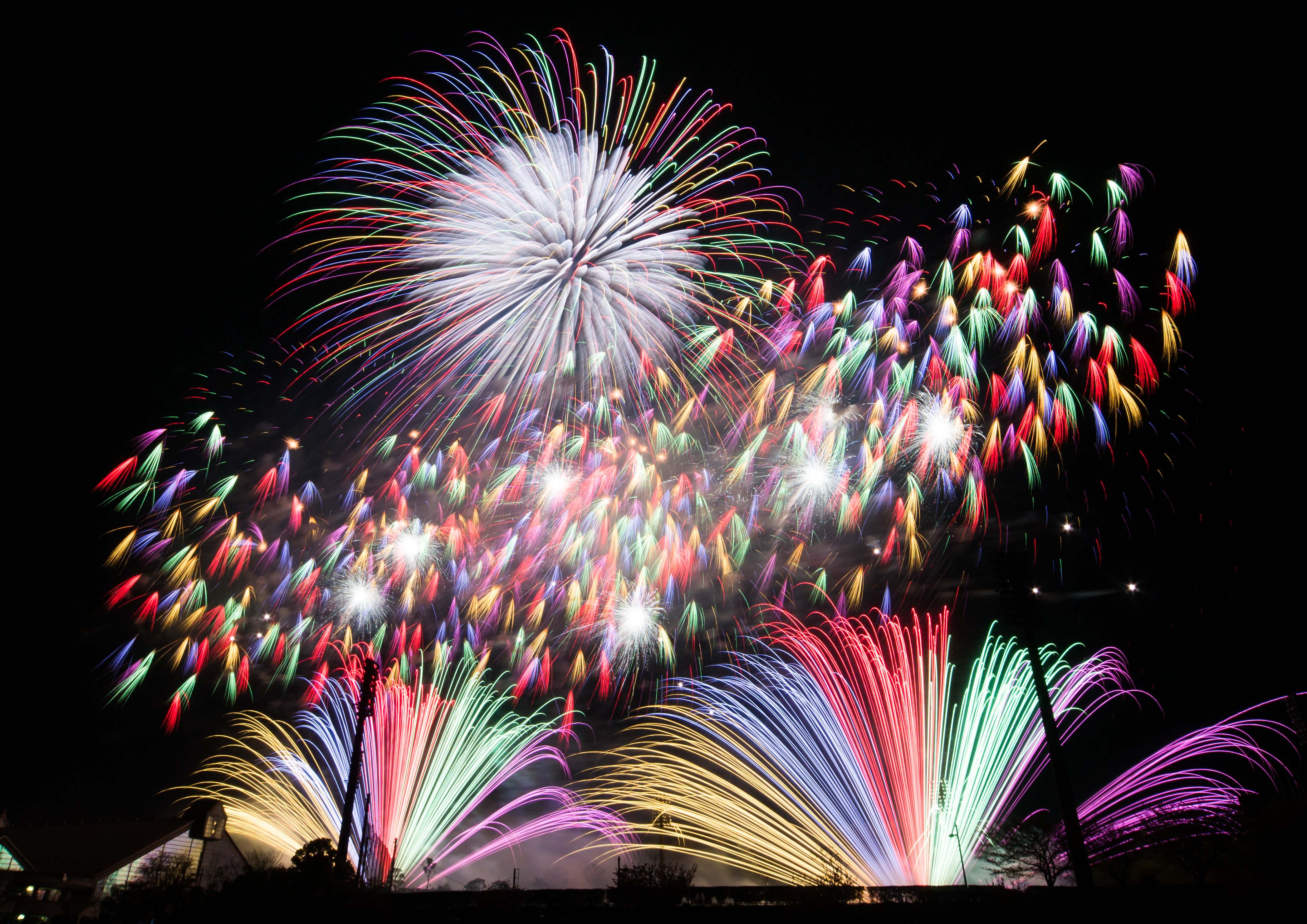 Artistic Japanese fireworks - Holiday Inspirations by Japan Holiday ...